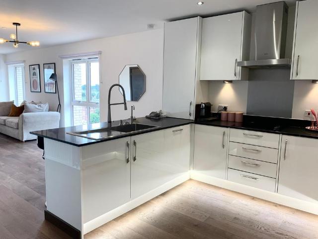 Marri Street, Watford 2 bed apartment to rent £2,200 pcm £508 pw