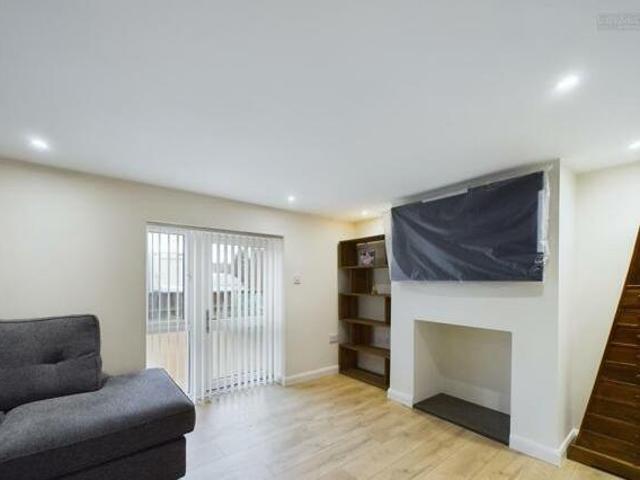 Marriots Gate, Lutton, 3 Bedroom Semi detached