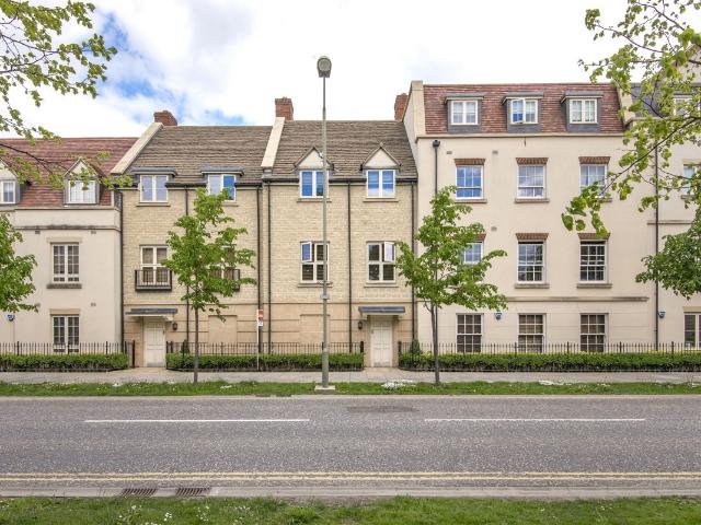 Marriotts Walk, Witney OX28, 2 bed flat to rent, £1,250 pcm | PrimeLocation