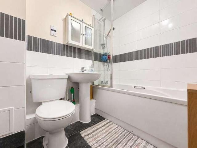 Marriotts Walk, Witney, Oxfordshire, OX28