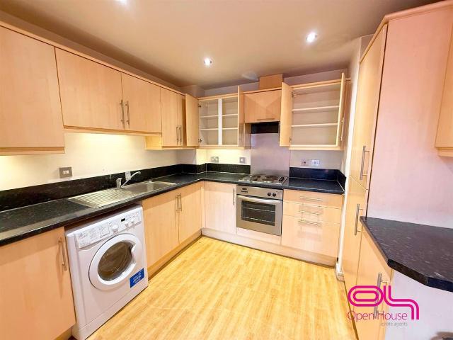Marsden Road, Bolton BL1, 2 bed flat to rent, £800 pcm | PrimeLocation