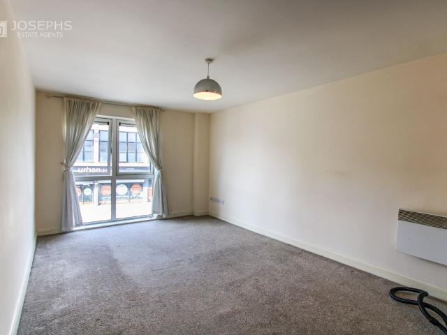 Marsden Road, Bolton BL1, 2 bed flat to rent, £900 pcm | PrimeLocation