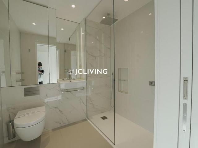 Marsh Wall, London 2 bed flat to rent £4,004 pcm £924 pw