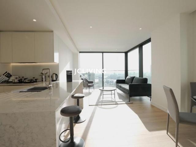 Marsh Wall, London 2 bed flat to rent £4,004 pcm £924 pw