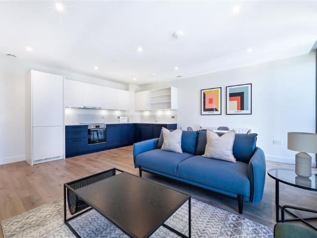 Marsh Wall, London, E14 1 bed apartment to rent £2,700 pcm £623 pw