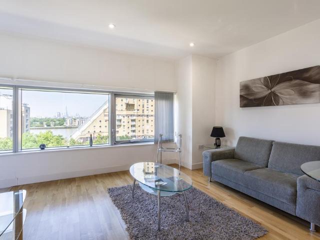 Marsh Wall, London E14 1 bed flat to rent £2,000 pcm £462 pw
