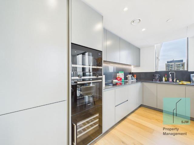 Marsh Wall, London E14 2 bed apartment to rent £3,350 pcm £773 pw