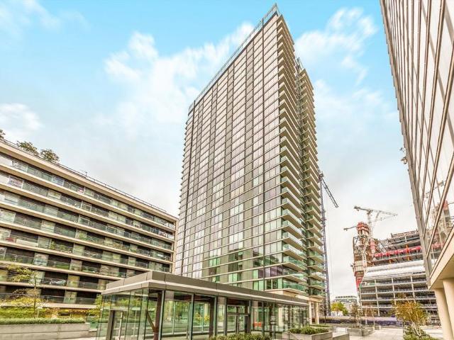 Marsh Wall, London E14 2 bed flat to rent £3,000 pcm £692 pw