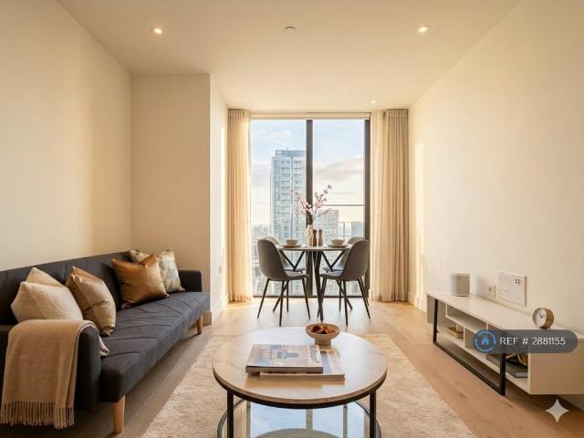 Marsh Wall, London, E14 2 bed flat to rent £3,200 pcm £738 pw