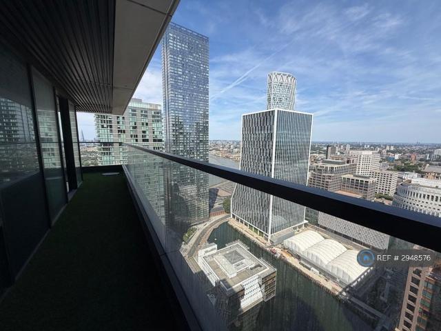 Marsh Wall, London, E14 2 bed flat to rent £4,100 pcm £946 pw