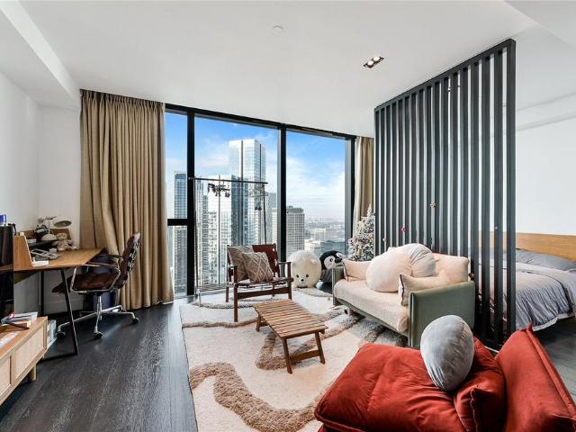 Marsh Wall, London, E14 Studio to rent £2,500 pcm £577 pw