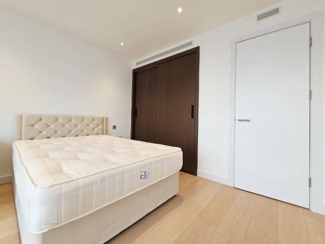 Marsh Wall, London E14, Studio to rent, £2,600 pcm | PrimeLocation