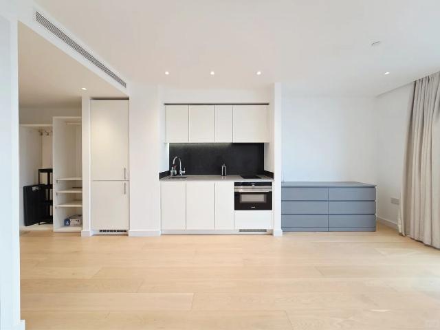 Marsh Wall, London E14, Studio to rent, £2,800 pcm | PrimeLocation