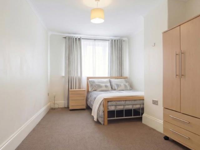 Marsh Wall, London E14, Room to rent, £870 pcm | PrimeLocation