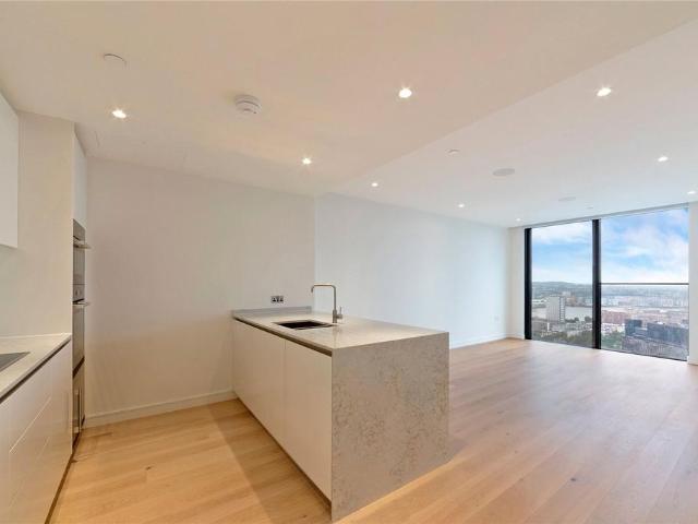 Marsh Wall Road, London, E14 1 bed apartment to rent £3,200 pcm £738 pw