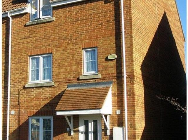 Marsh Farm Lane, Swindon SN1, Studio to rent, £800 pcm | PrimeLocation