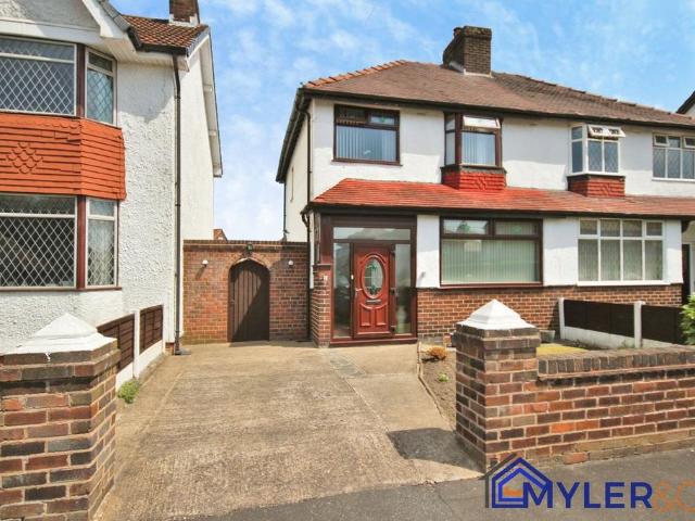 Marsh Hall Road, Widnes, WA8 3 bed semi detached house to rent £1,195 pcm £276 pw