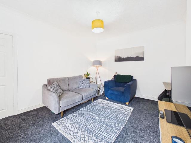 Marsh House Lane, Warrington WA1, 2 bed flat to rent, £750 pcm | PrimeLocation