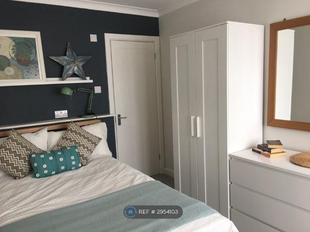 Marsh Lane, Addlestone KT15, Room to rent, £900 pcm | PrimeLocation