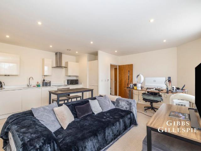 Marsh Road, Pinner HA5, 1 bed flat to rent, £1,525 pcm | PrimeLocation