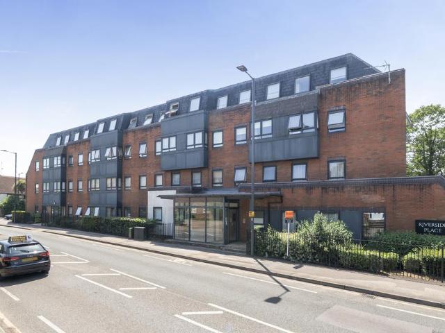 Marsh Road, Pinner, HA5 2 bed apartment to rent £1,950 pcm £450 pw