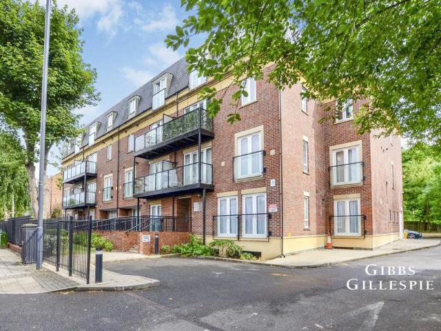 Marsh Road, Pinner, HA5 2 bed flat to rent £1,900 pcm £438 pw