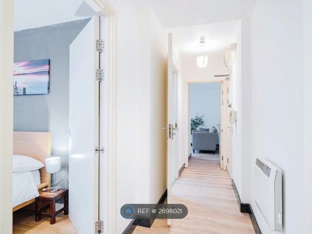 Marsh Street, Bristol BS1, 2 bed flat to rent, £1,750 pcm | PrimeLocation