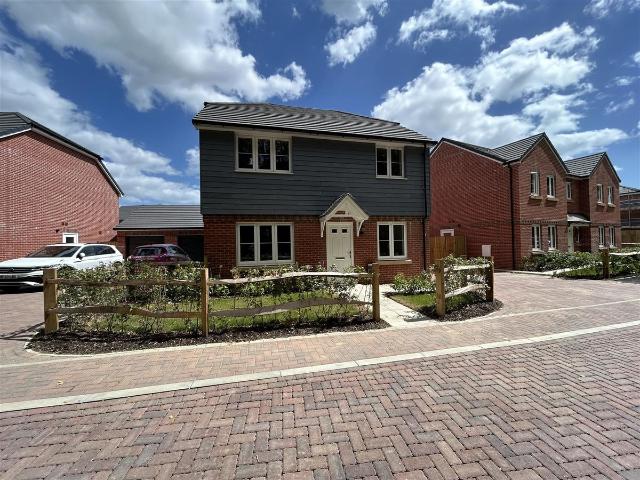Marshall Cresent, Oakcroft Chase, Stubbington PO14, 4 bed detached house to rent, £1,995 pcm | PrimeLocation