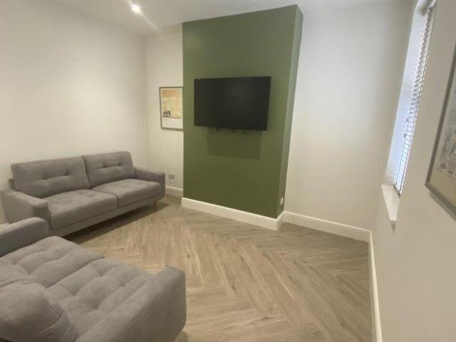 Marshall Street 5 bed house share to rent £2,335 pcm £539 pw
