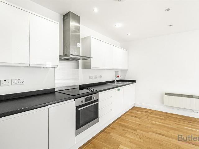 Marshalls Road, Sutton 2 bed apartment to rent £1,750 pcm £404 pw