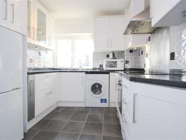 Marsham Way, Gerrards Cross SL9, 2 bed flat to rent, £1,699 pcm | PrimeLocation