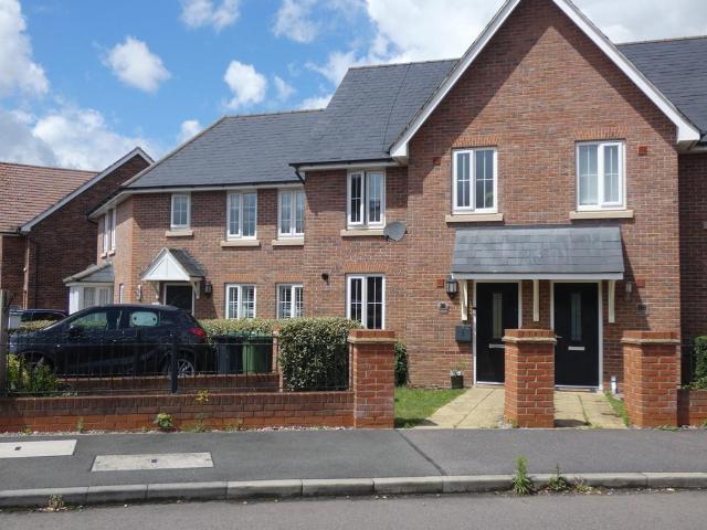 Marston Moretaine 3 bed terraced house to rent £1,550 pcm £358 pw