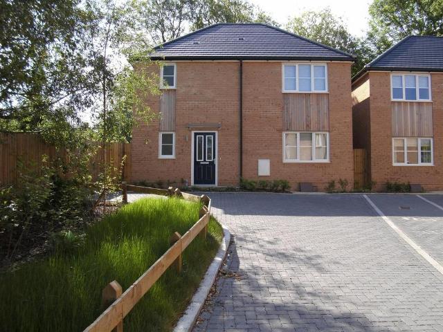 MARSTON 3 bed detached house to rent £2,100 pcm £485 pw