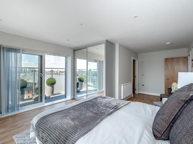 Mast Quay London SE18 3 bed penthouse to rent £3,250 pcm £750 pw