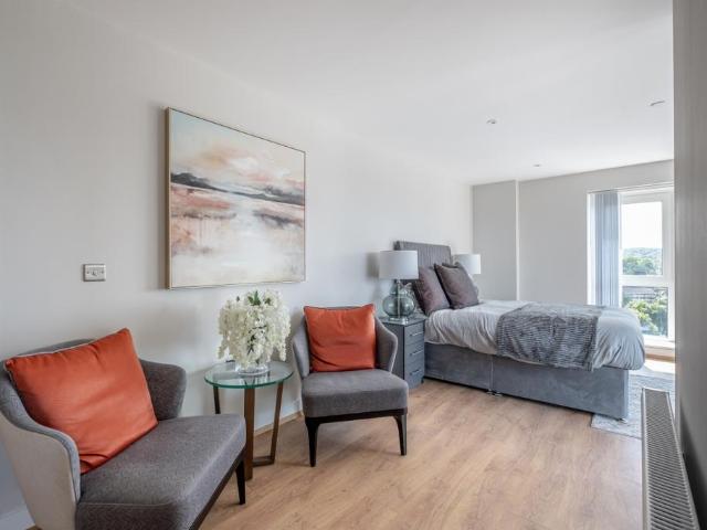 Mast Quay London SE18 3 bed penthouse to rent £3,250 pcm £750 pw