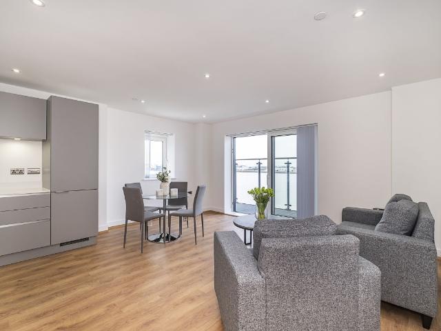 Mast Quay, London SE18, 1 bed flat to rent, £1,800 pcm | PrimeLocation