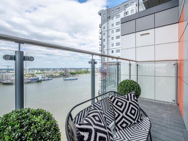 Mast Quay London SE18 1 bed flat to rent £1,900 pcm £438 pw
