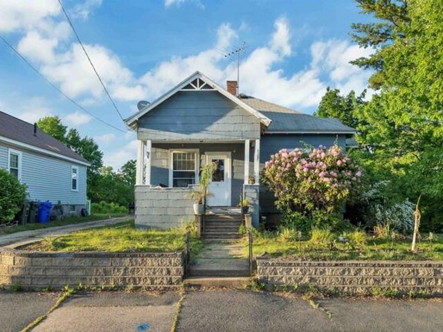 Mast Rd, Manchester, Home For Sale