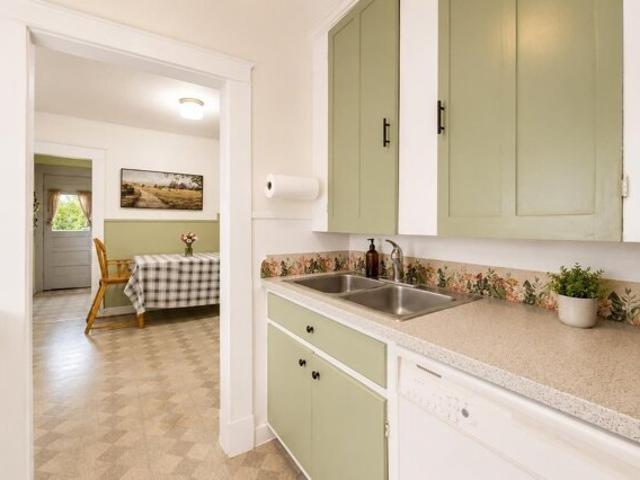 Mast Rd, Manchester, Home For Sale