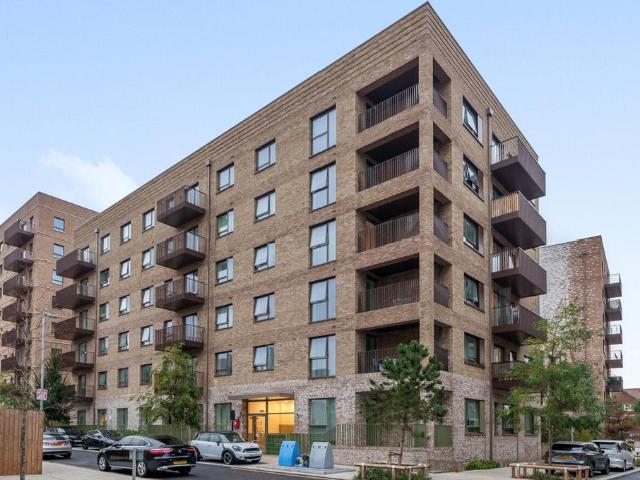 Mast Street, Barking, IG11 1 bed flat to rent £1,585 pcm £366 pw