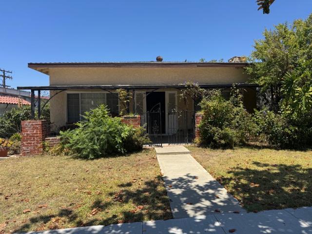 Master Bed at Glendale House For Rent