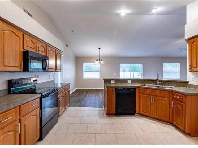 Master Bed, Private Bath, Walk in C