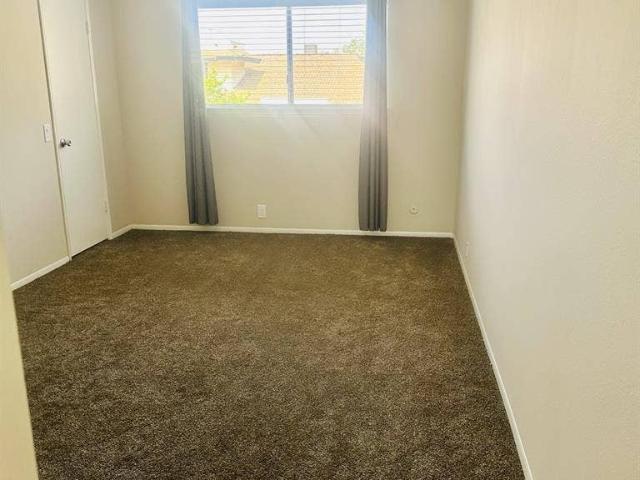 Master bed private bath women only