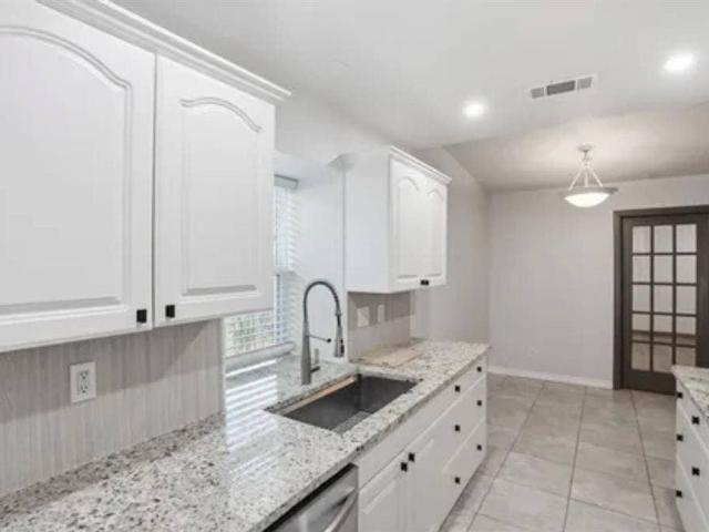 Master Bed/Bath Home Lake Highlands