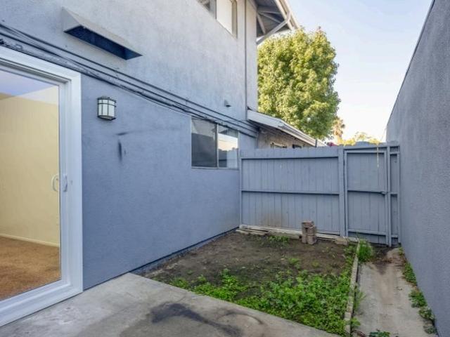 Master Bedroom w Private Bath & Patio $1,300/month