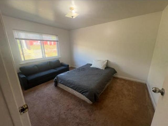 Master Bedroom With Own Bathroom In Great Location