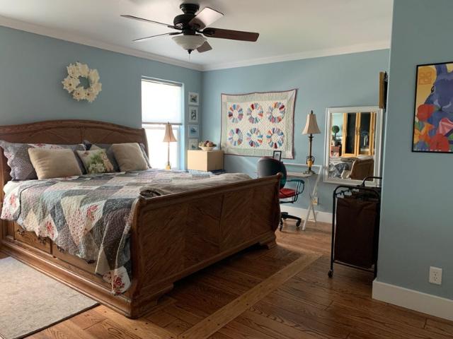 Master Bedroom With En Suite Bathroom in Furnishe
