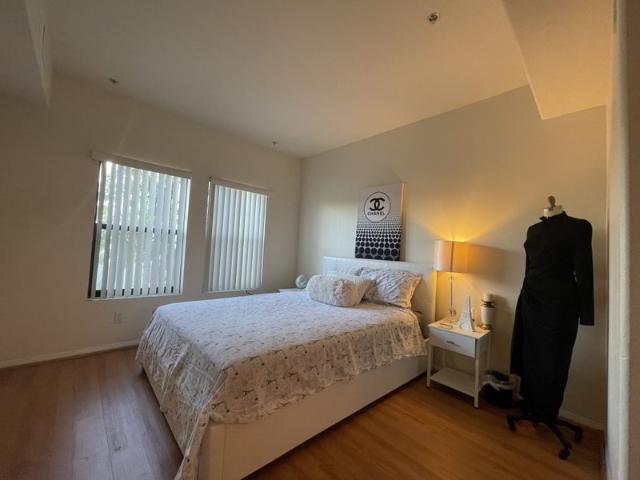 Master bedroom w/private bath DTLA resort aprmt