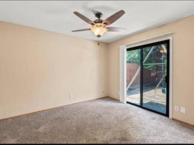 Master Bedroom w/Private Bathrooom
