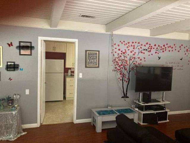 Master Bedroom Avail W/Private Bath